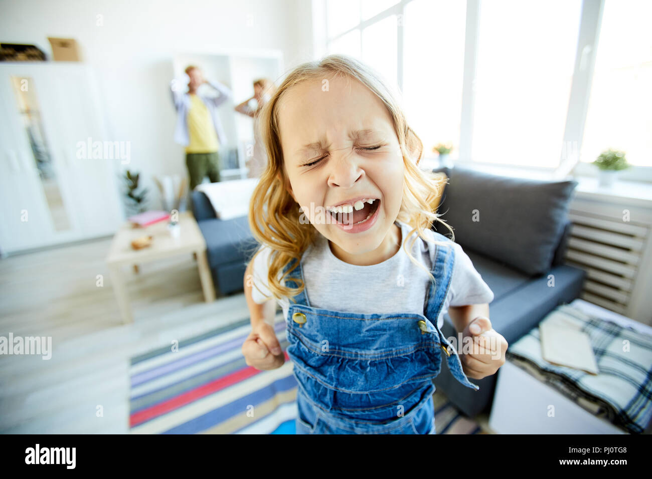 Child girl daughter crying hi-res stock photography and images - Alamy