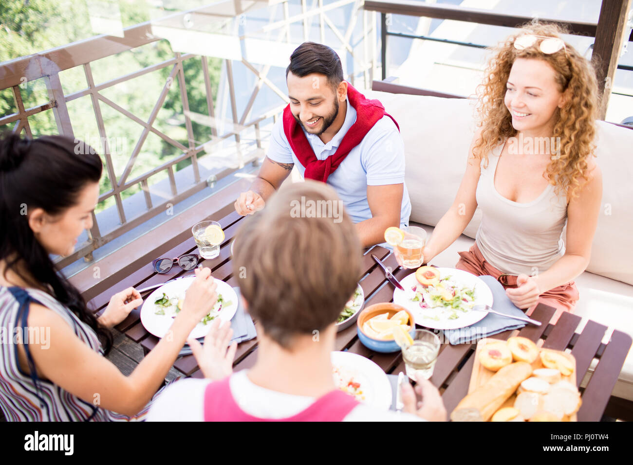 Four Friends Cafe Stock Photos & Four Friends Cafe Stock Images - Alamy
