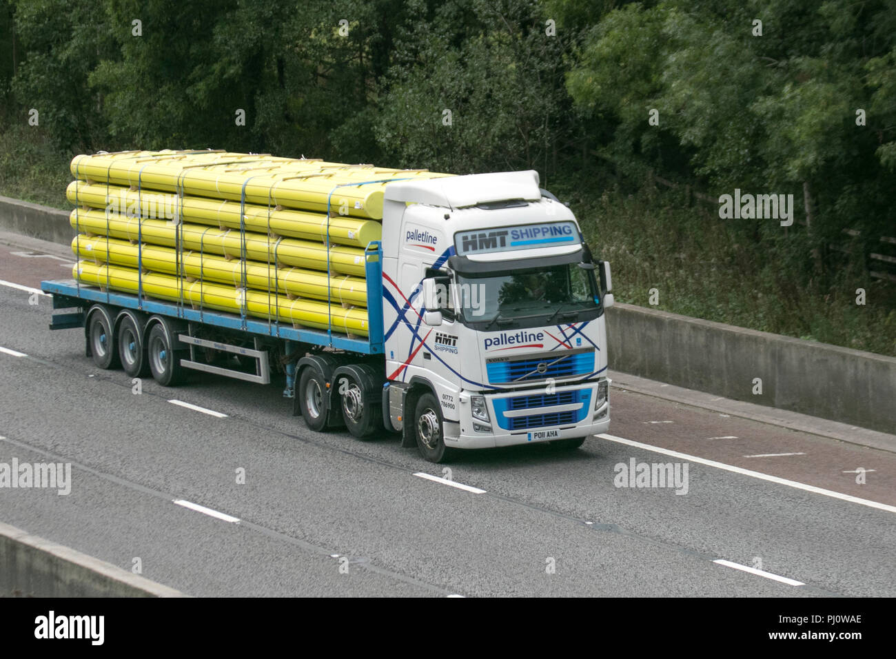 Uk Haulage Lorries Yellow Stock Photos & Uk Haulage Lorries Yellow ...