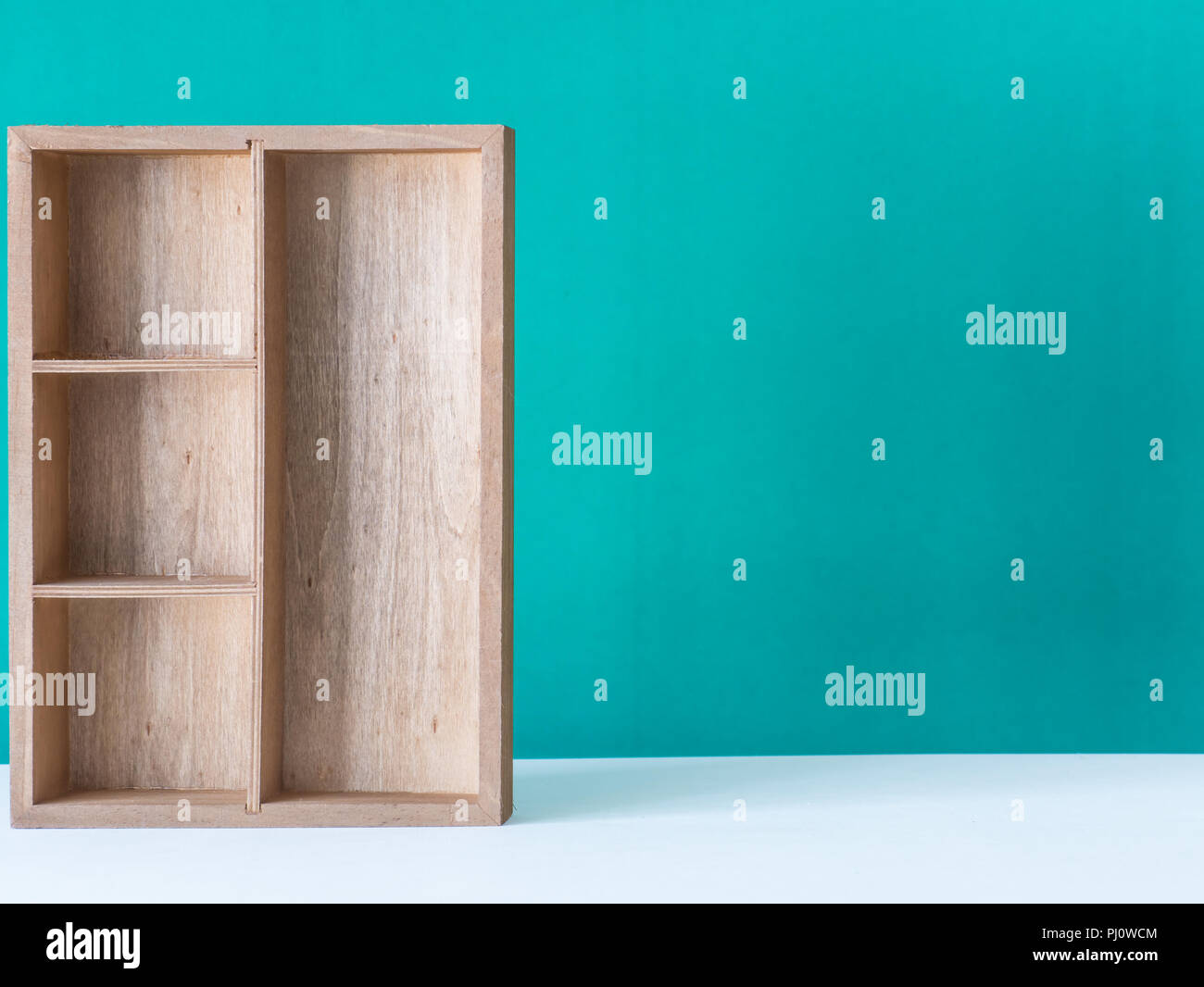 Shelf green wood texture hi-res stock photography and images - Alamy