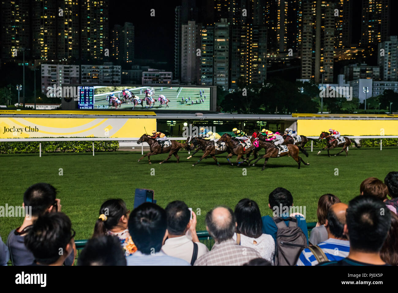 Spectator horse racing hi-res stock photography and images - Alamy