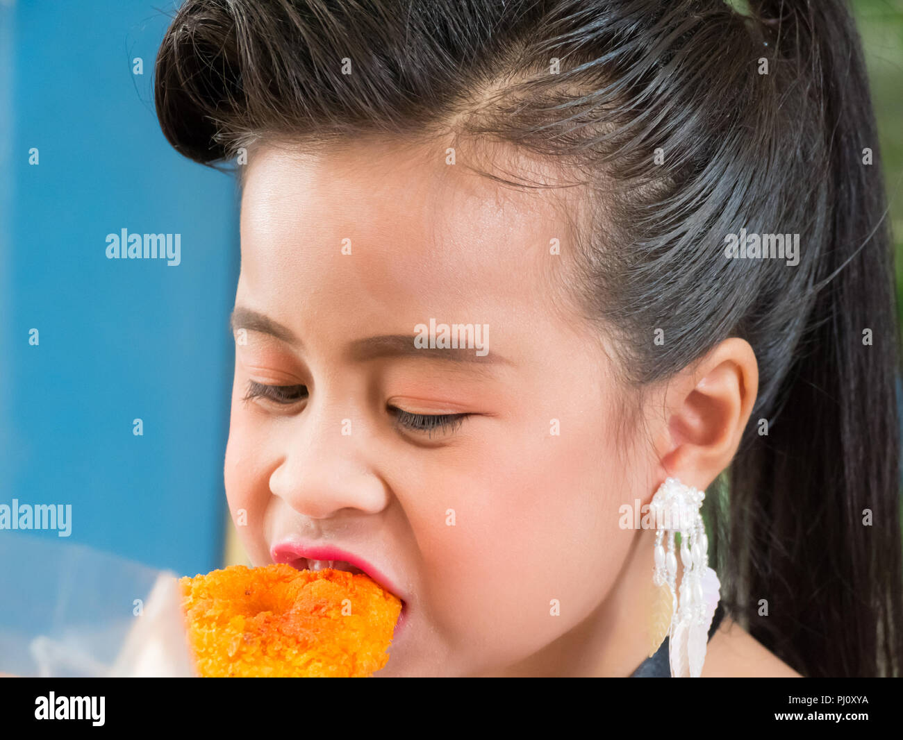 Cute little Girl eating the delicious fried chicken Stock Photo - Alamy