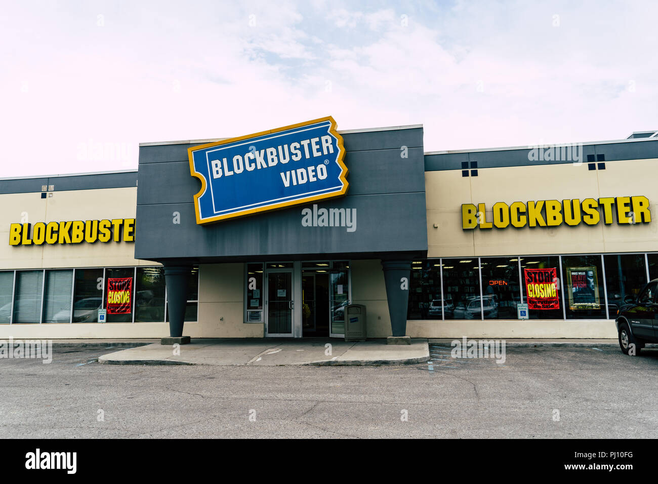 1990s blockbuster video rental store hi-res stock photography and ...
