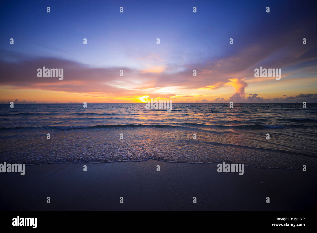Beautiful sunrise over the calm atlantic ocean in Miami, Florida Stock ...