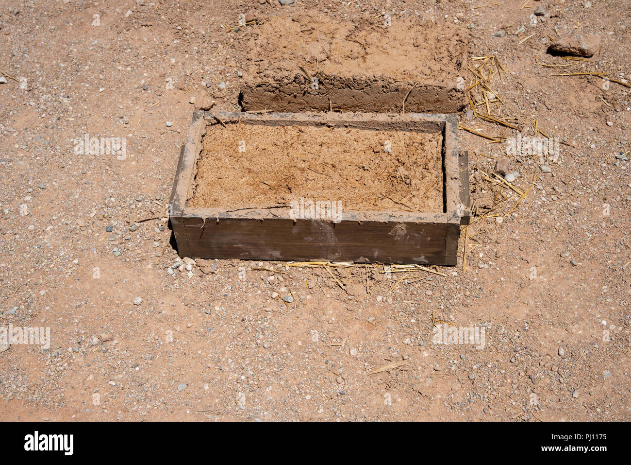 Adobe brick hi-res stock photography and images - Alamy