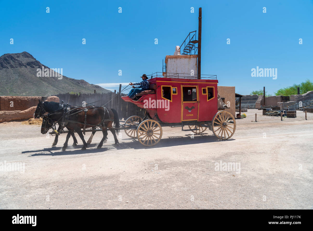 Old west stagecoach hi-res stock photography and images - Alamy