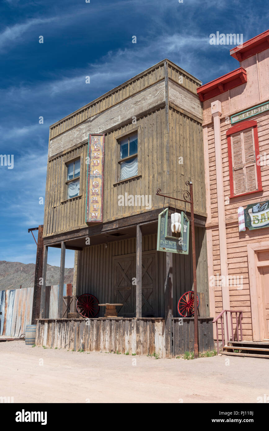 Two story old west building hi-res stock photography and images - Alamy