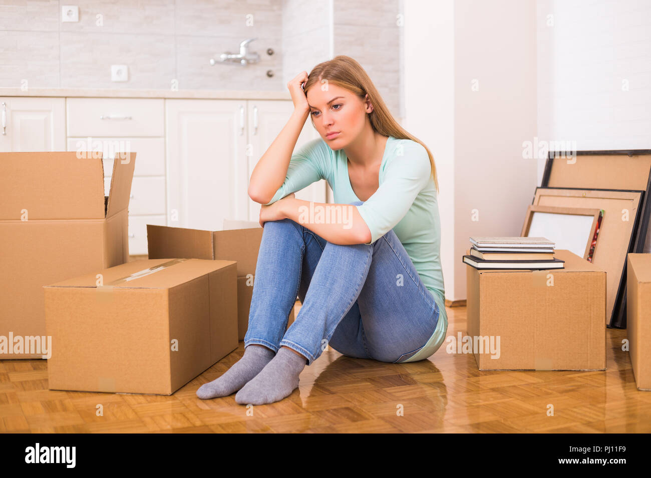 Moving home sad hi-res stock photography and images - Alamy