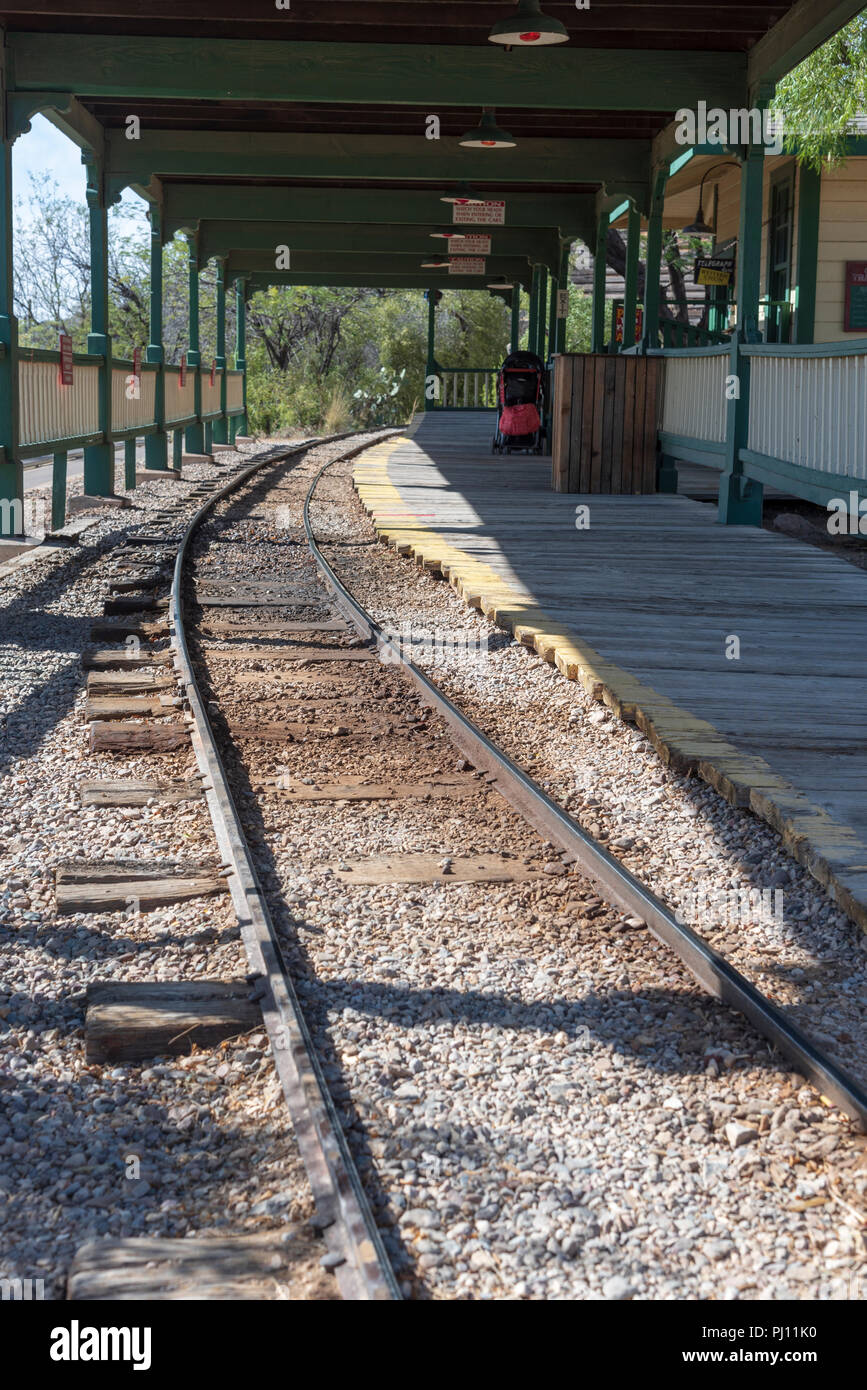 Arizona train tracks hi-res stock photography and images - Alamy
