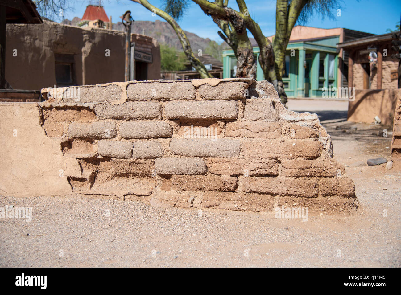 Adobe wall hi-res stock photography and images - Alamy