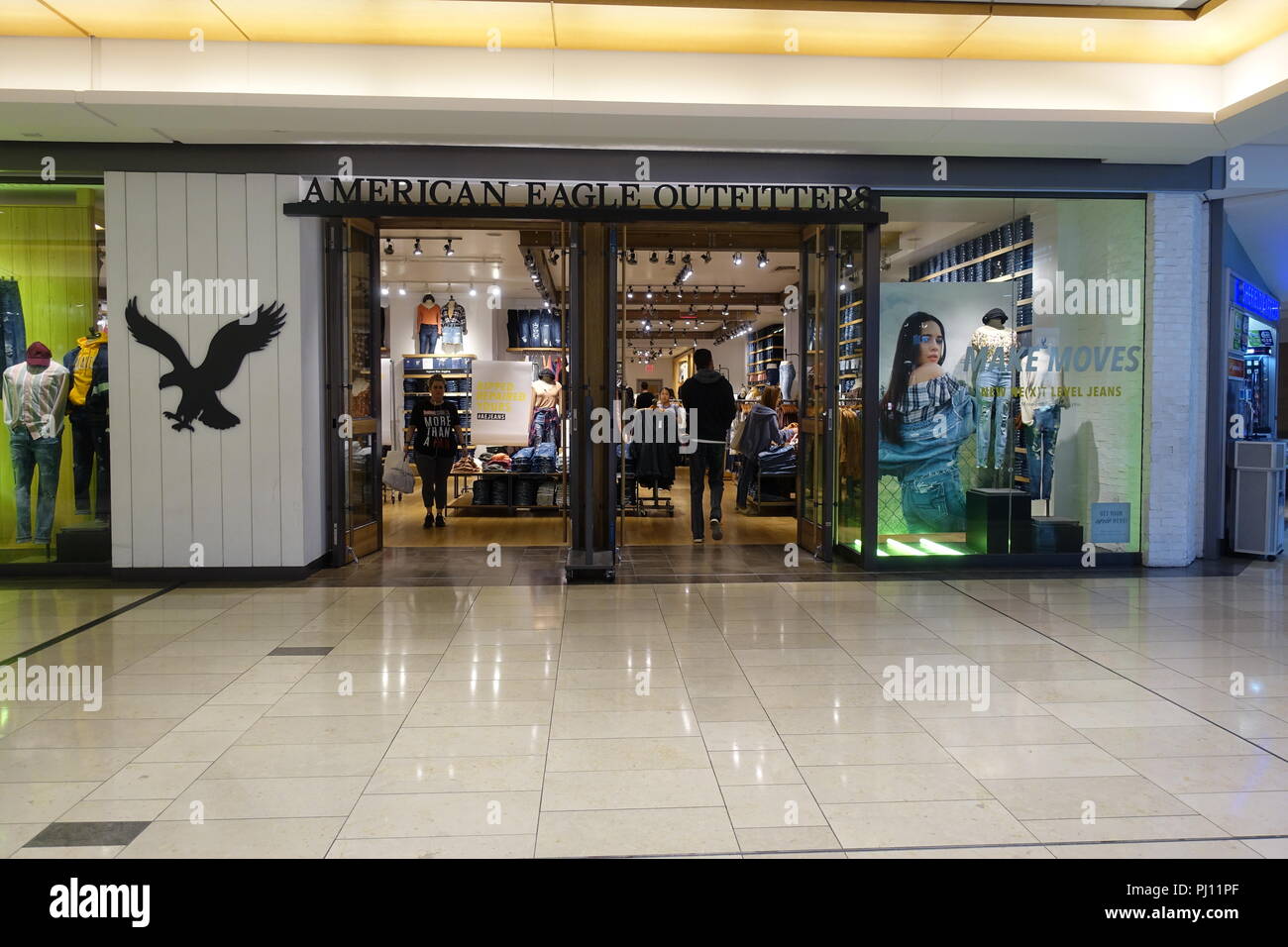 American Eagle Outfitters Store Stock Photos & American Eagle Outfitters Store Stock Images - Alamy
