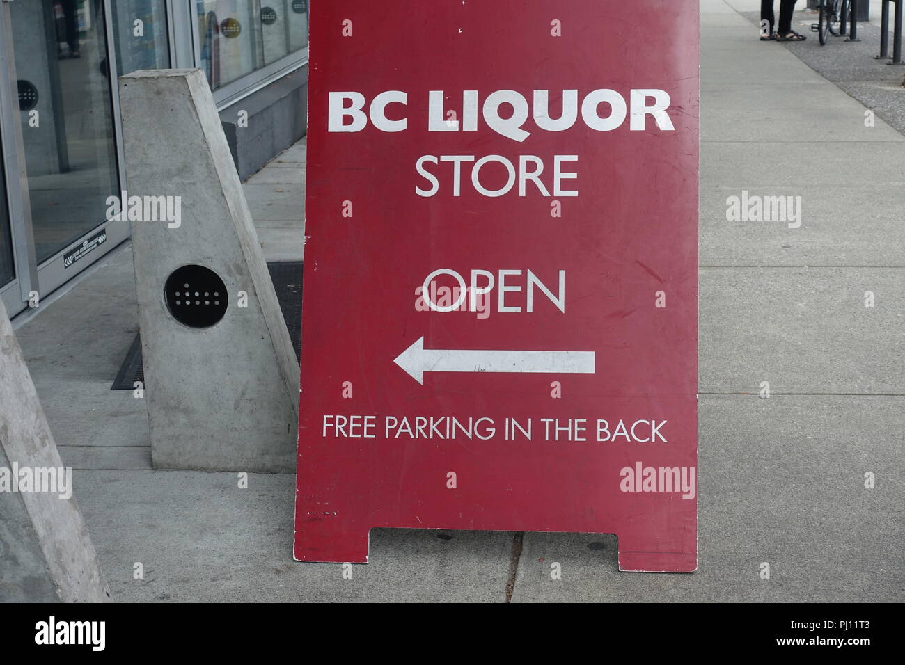 Liquor Store Sign Stock Photos & Liquor Store Sign Stock Images - Alamy