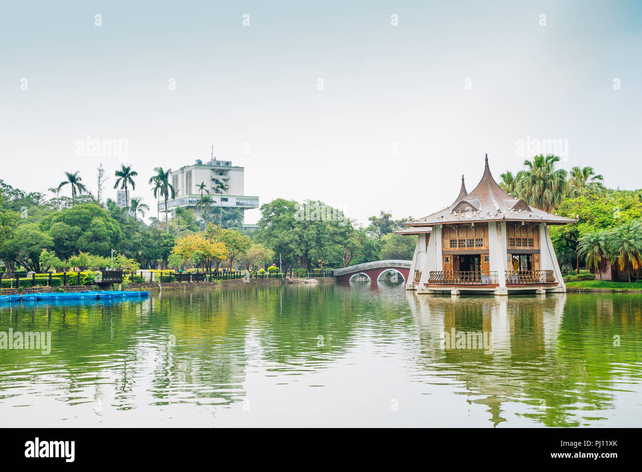 Lake and pavilion at Taichung park in Taichung, Taiwan Stock Photo - Alamy