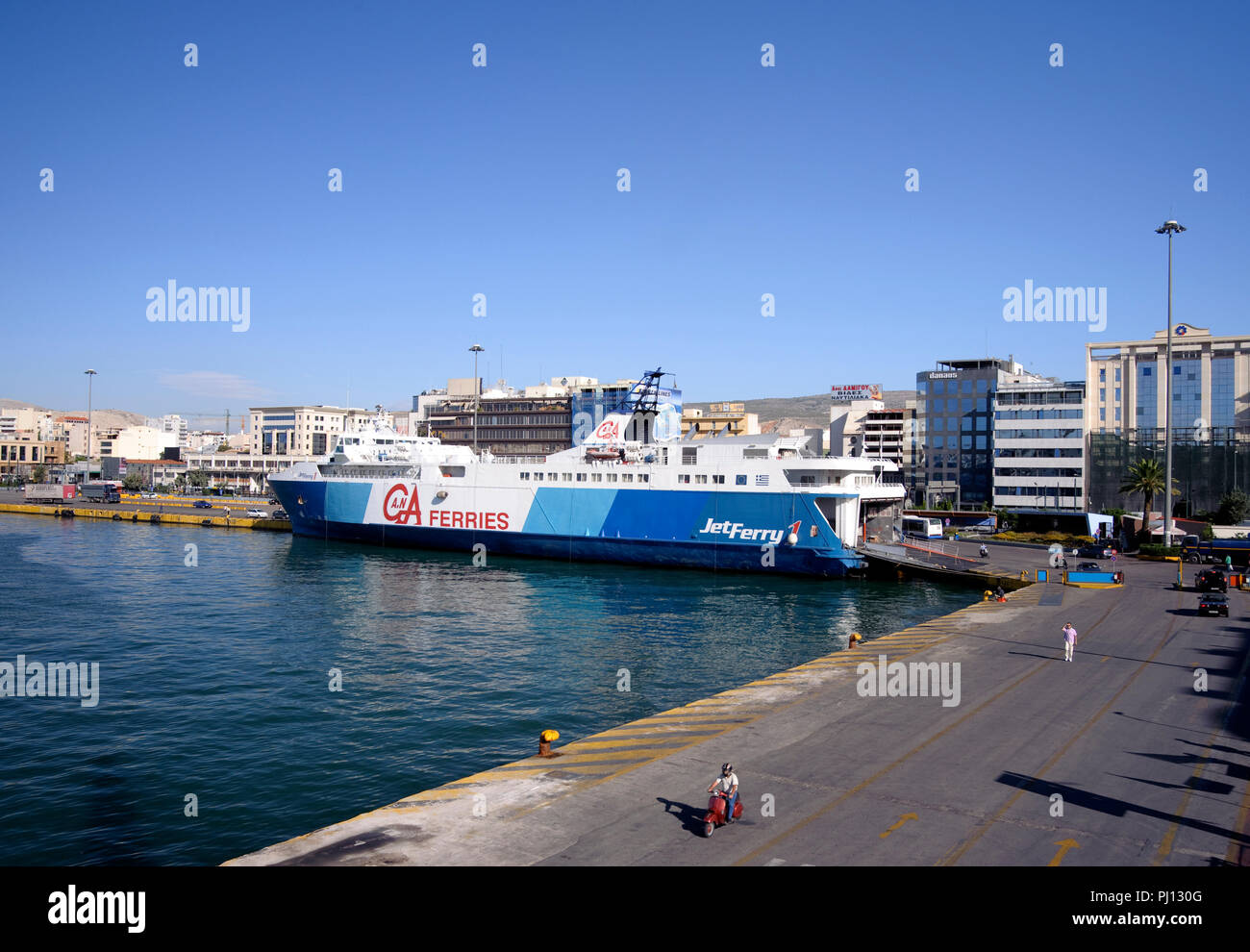 Harbour harbor port ferries wharf hi-res stock photography and images ...