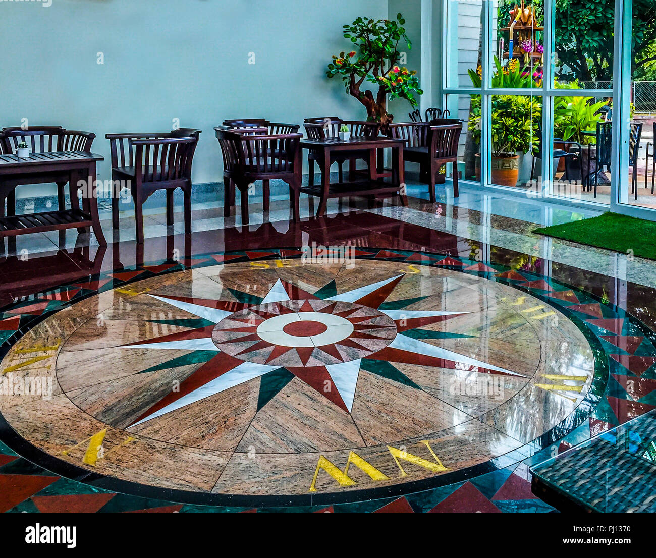 Marble compass hi-res stock photography and images - Alamy