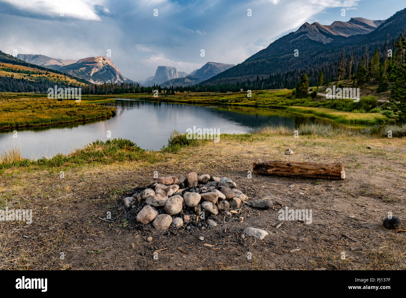 Campfire by the river hi-res stock photography and images - Alamy