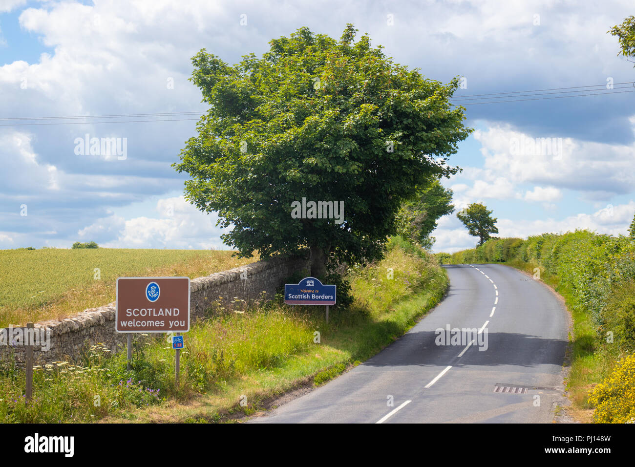 Scotland england border sign hi-res stock photography and images - Alamy