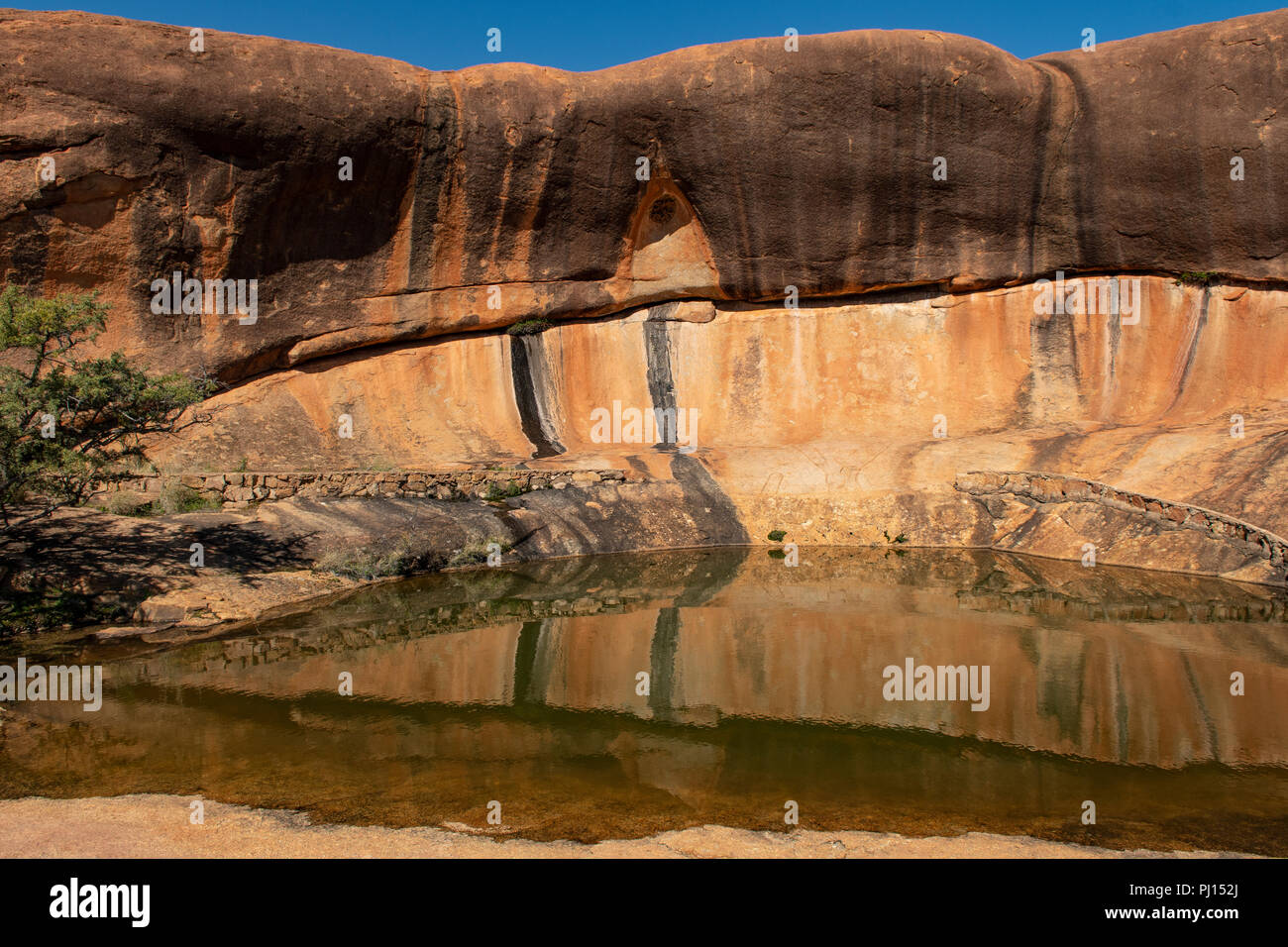 Kangaroo rock australia hi-res stock photography and images - Alamy