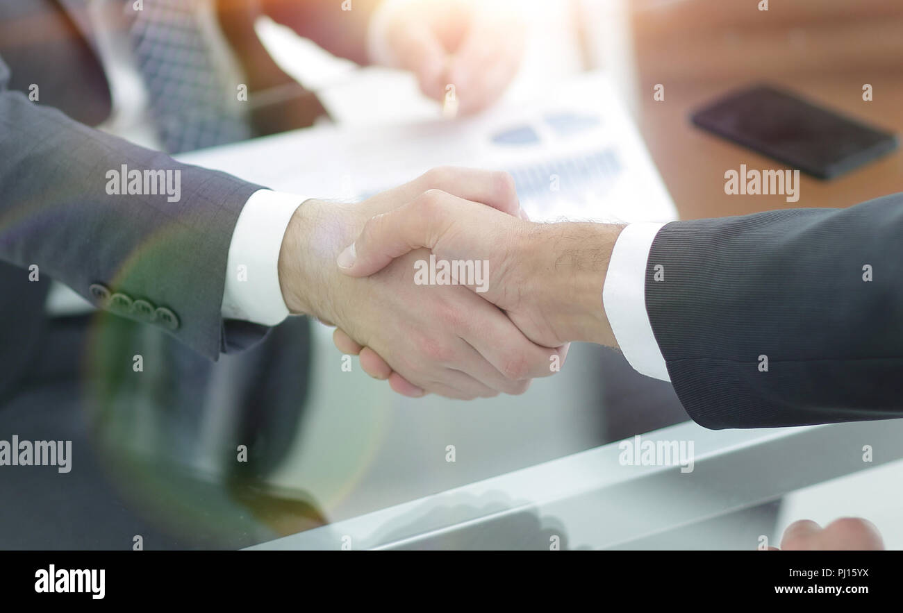 welcome and handshake business partners Stock Photo - Alamy