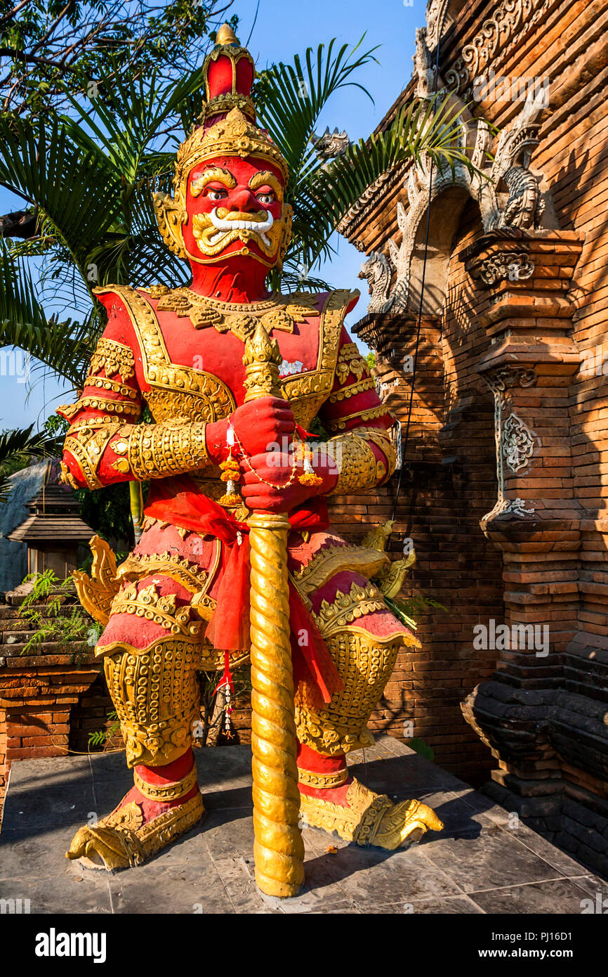 Golden suit of armor hi-res stock photography and images - Alamy