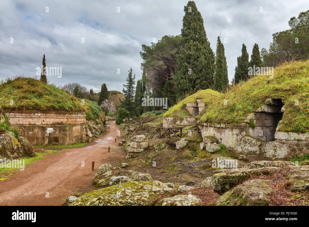 Etruscans necropolis tomb archeological hi-res stock photography and ...