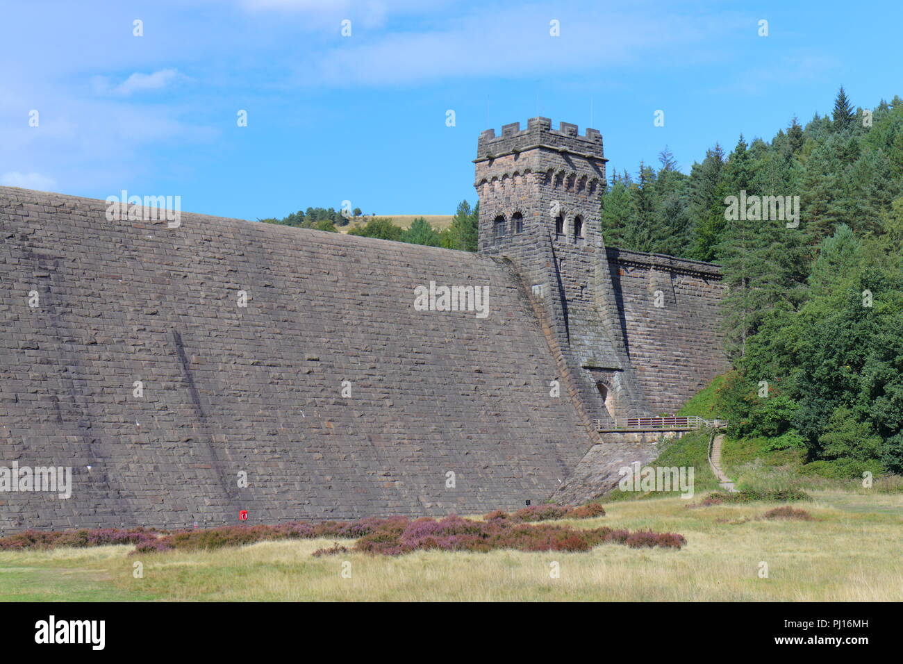 The Derwent Dam in the Upper Derwent Valley of The Peak District ...