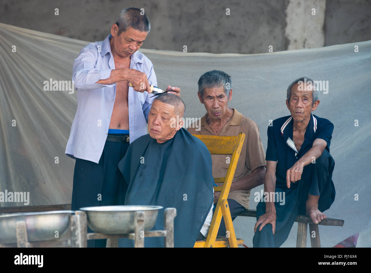 Open air shave hi-res stock photography and images - Alamy