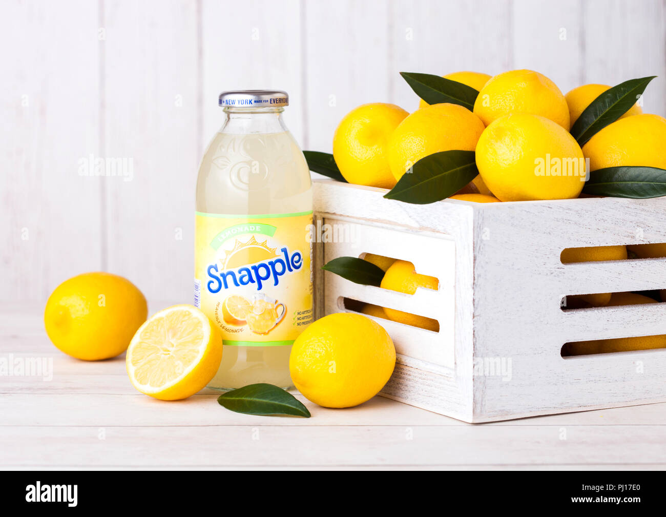 Snapple hi-res stock photography and images - Alamy