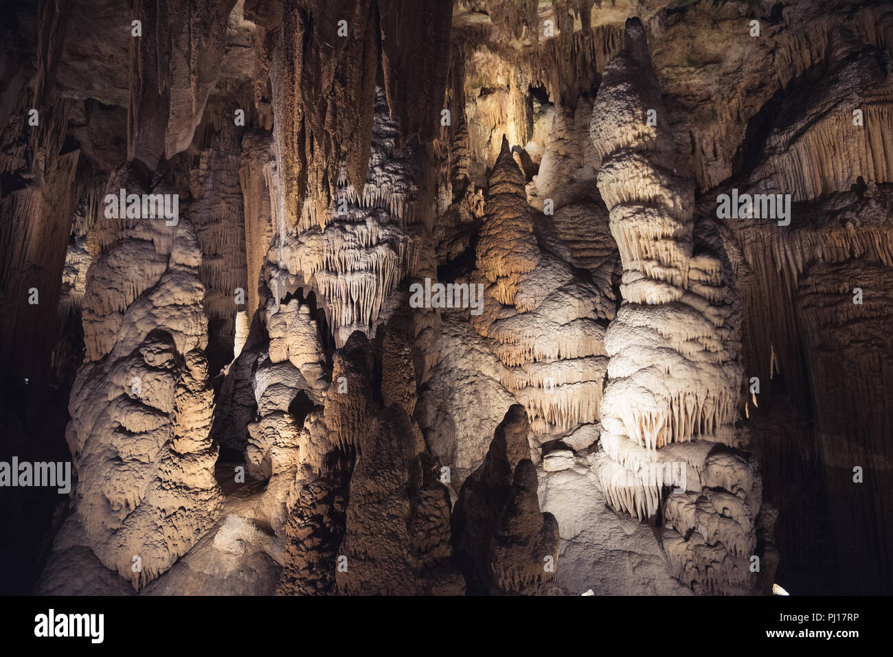 Dank cave hi-res stock photography and images - Alamy
