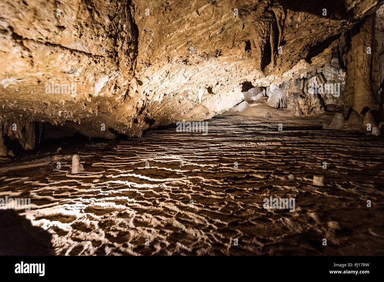 Dank cave hi-res stock photography and images - Alamy