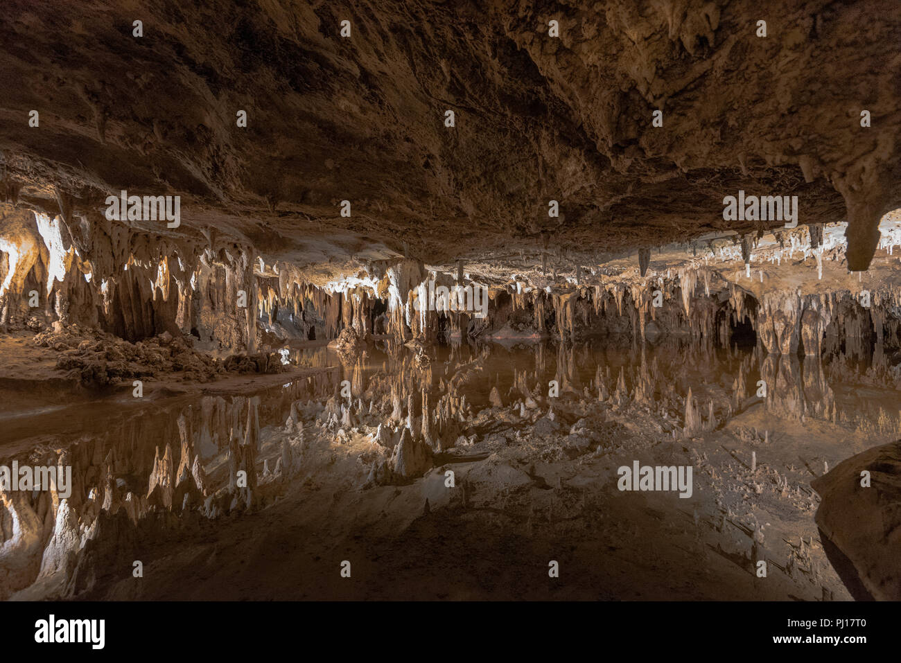 Stalactite dripping hi-res stock photography and images - Alamy