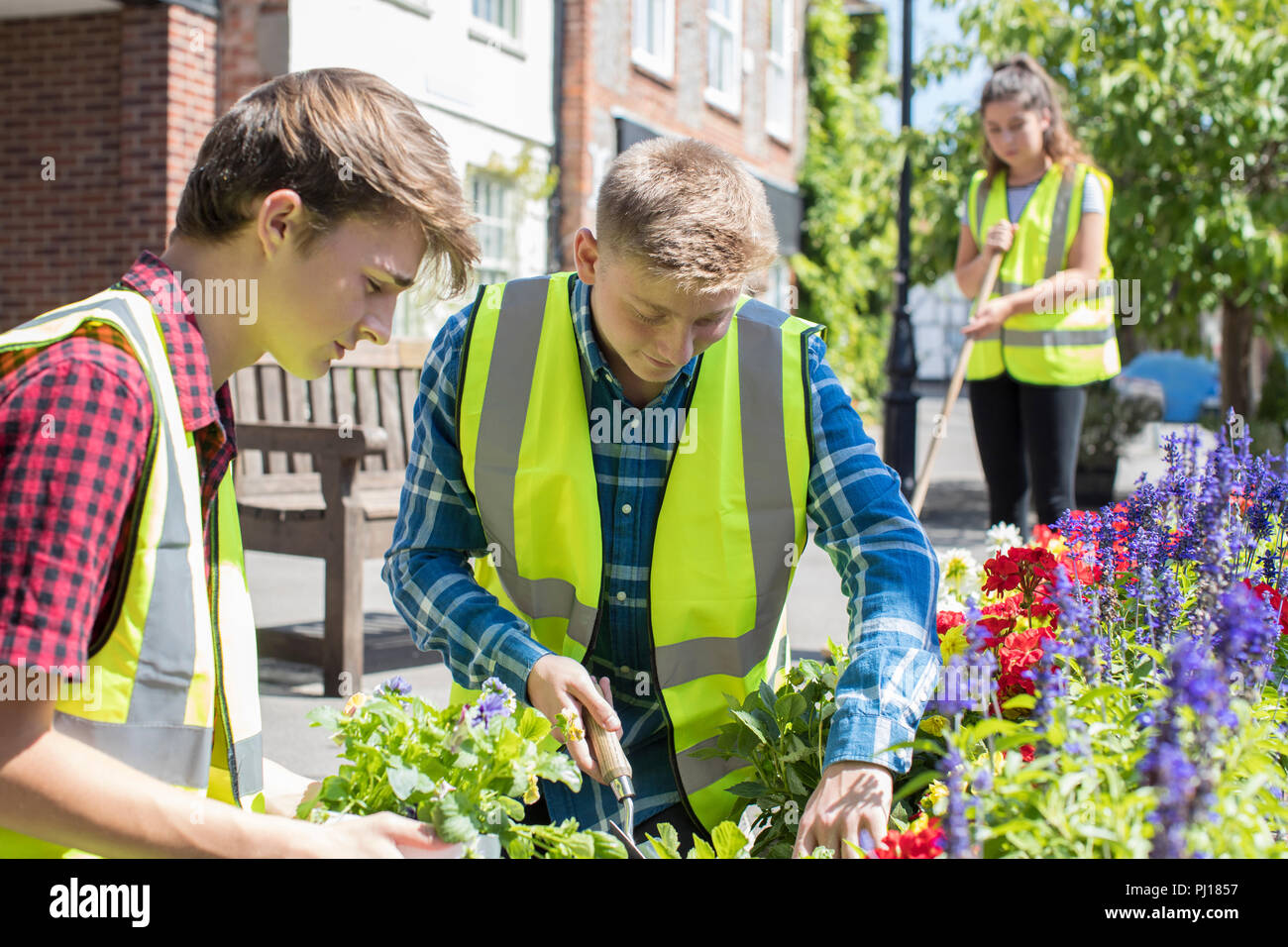 Child community planting hi-res stock photography and images - Alamy