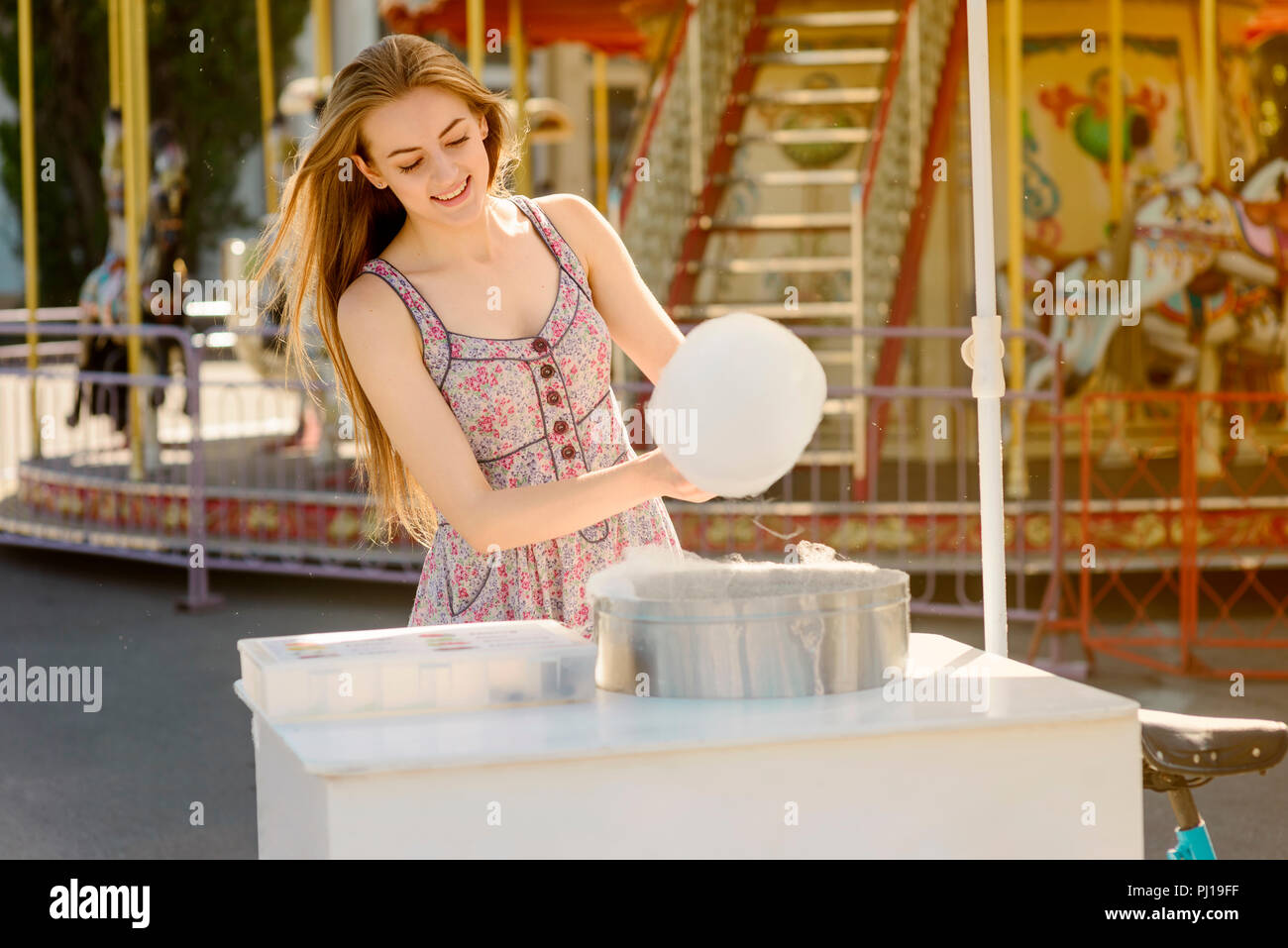 The process of making the cotton candy Stock Photo - Alamy