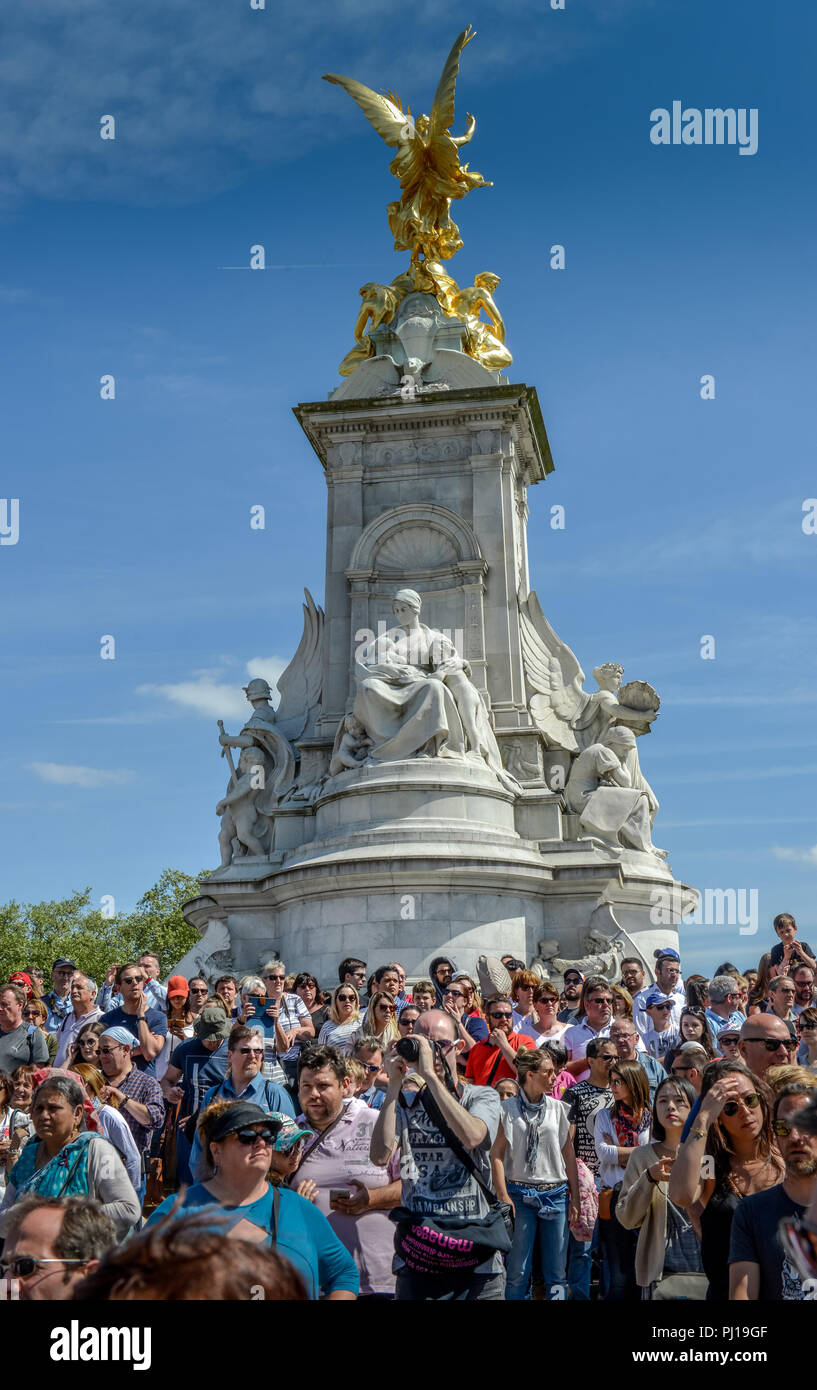 Queen victoria denkmal hi-res stock photography and images - Alamy