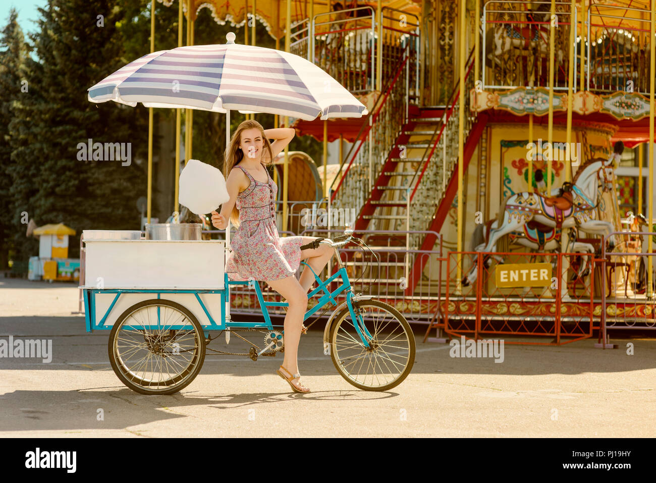 Beautiful girl eating fast food hi-res stock photography and images - Alamy