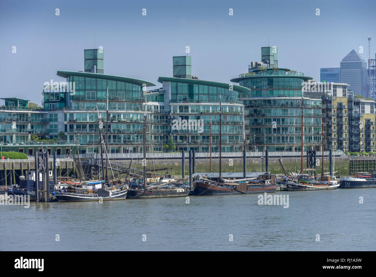 Wapping high street hi-res stock photography and images - Alamy