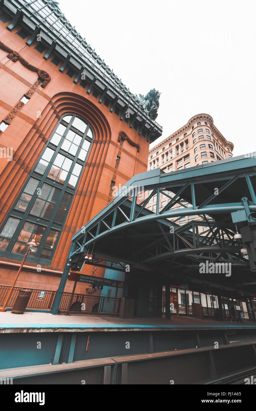 The Harold Washington Library and The Loop elevated train station and ...