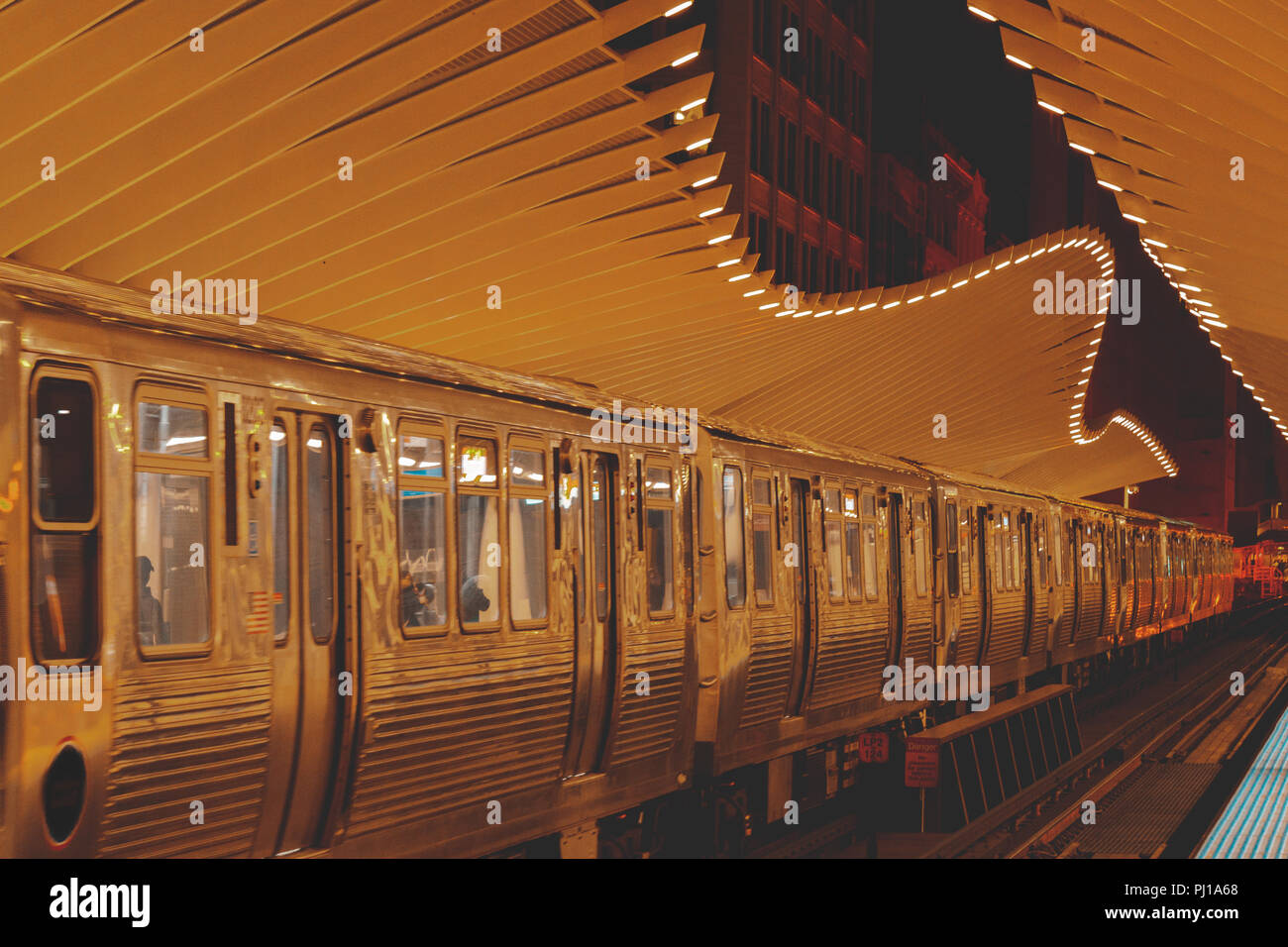 Chicago railway station exterior hi-res stock photography and images ...