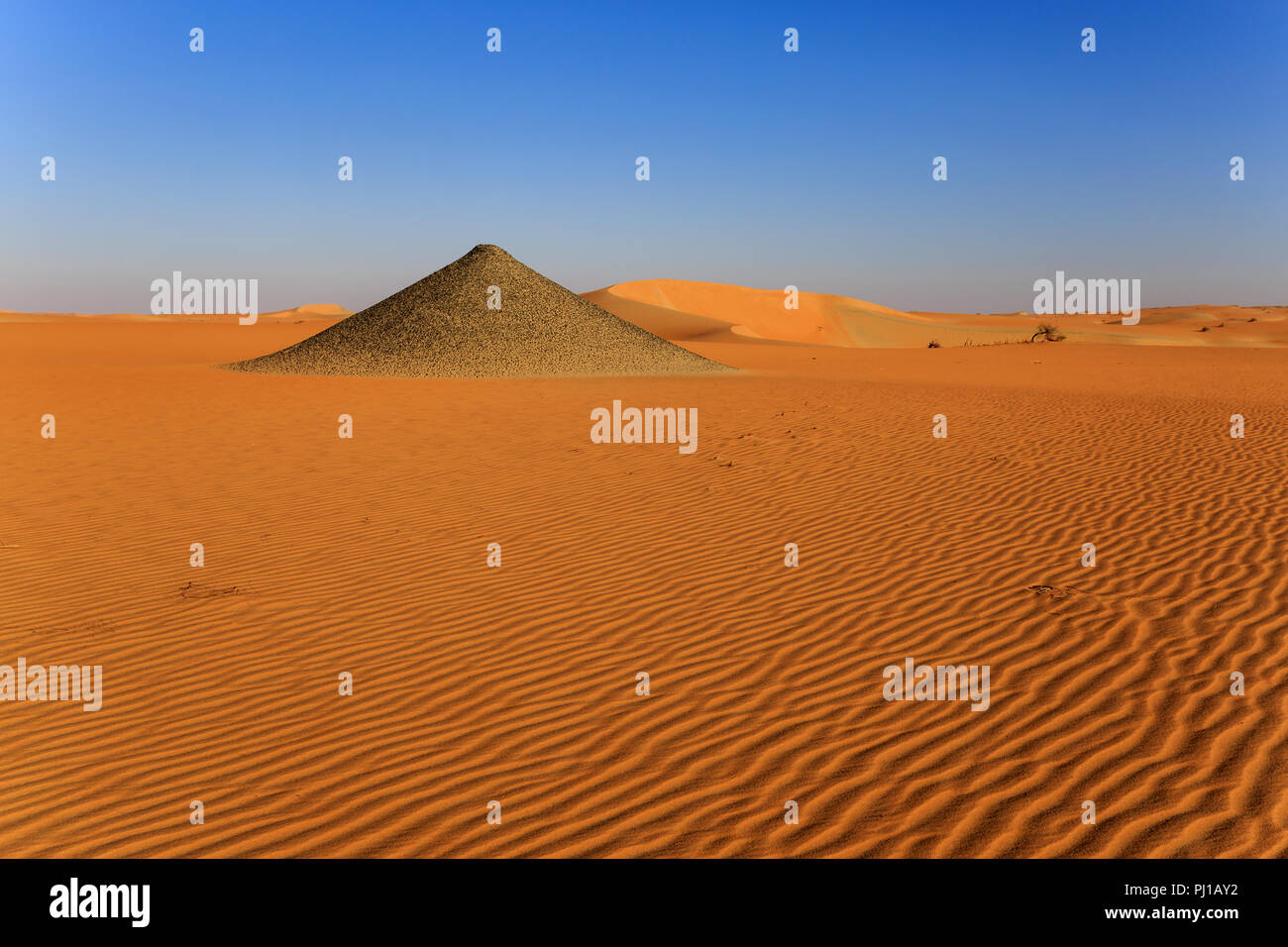 Sand dunes in the desert, Saudi Arabia Stock Photo - Alamy