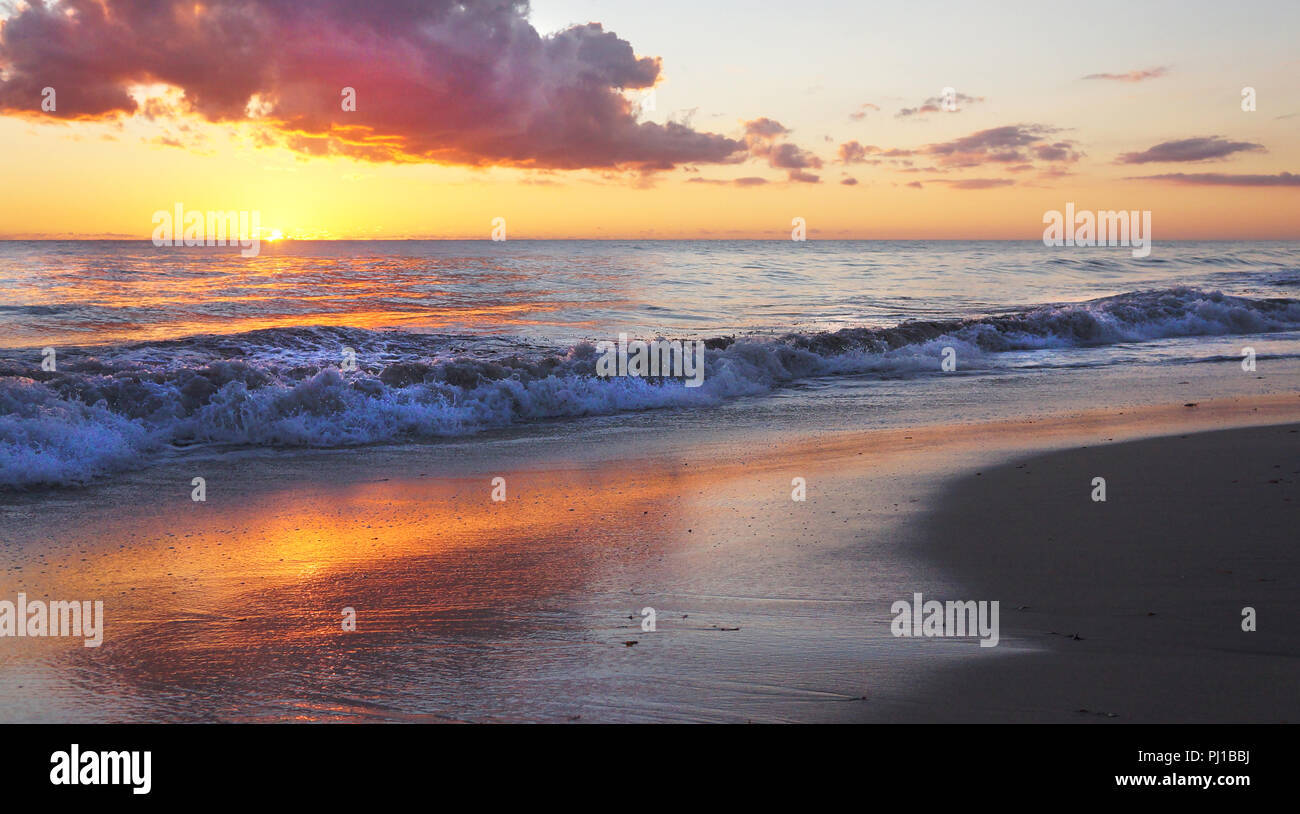 Coastal sunset over the Indian Ocean, Perth, Australia Stock Photo - Alamy