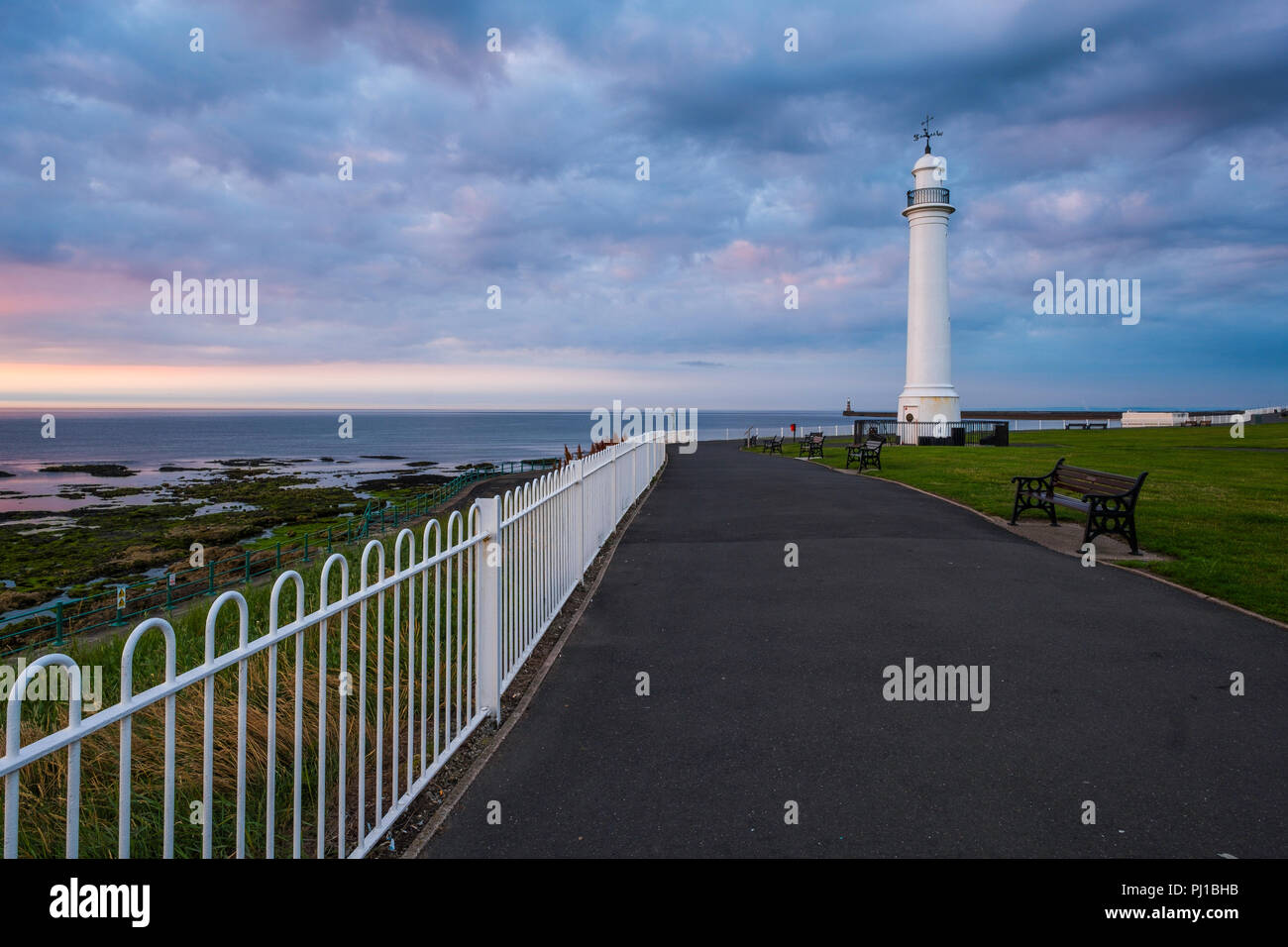 The old lighthouse at Roker Cliff Park Stock Photo - Alamy