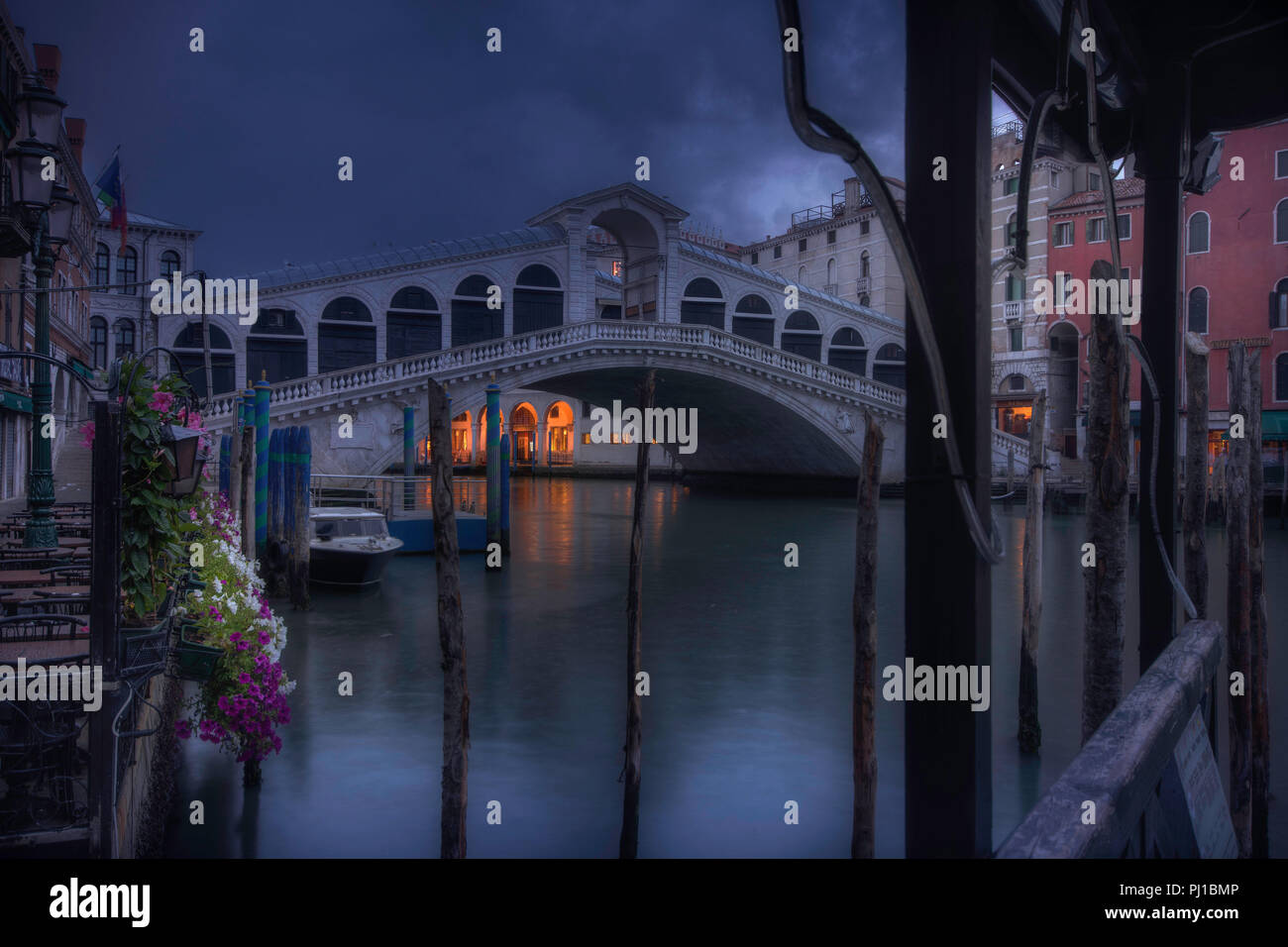 Venetian paths 101 hi-res stock photography and images - Alamy