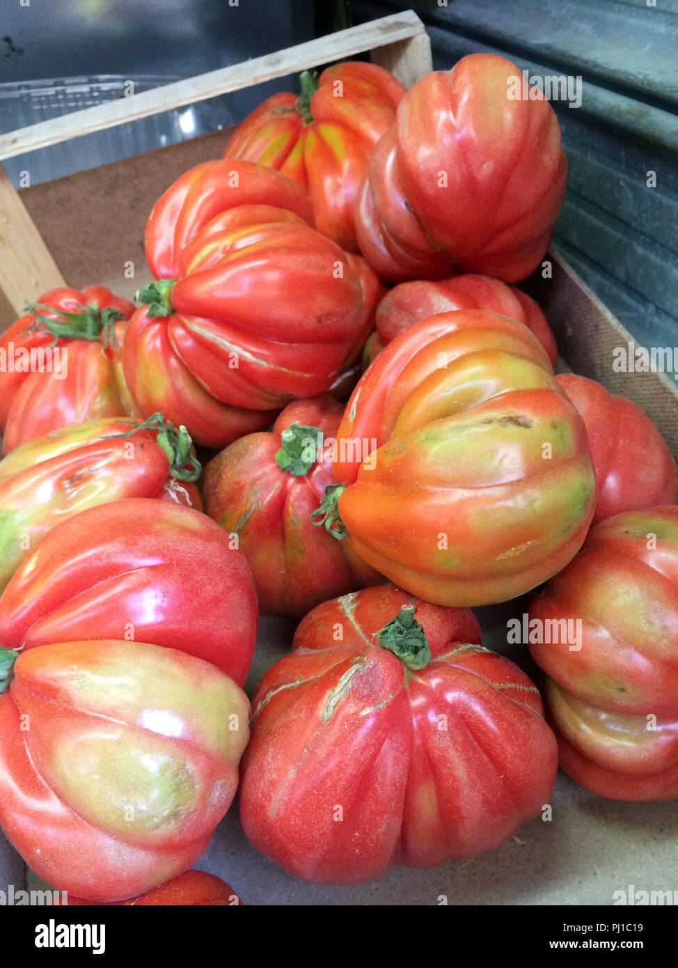 Crate of tomatoes in a market, Rome, Italy Stock Photo - Alamy