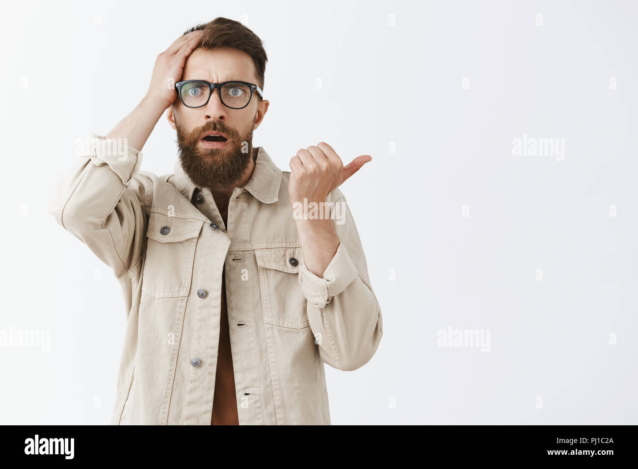 Guy look right hi-res stock photography and images - Alamy