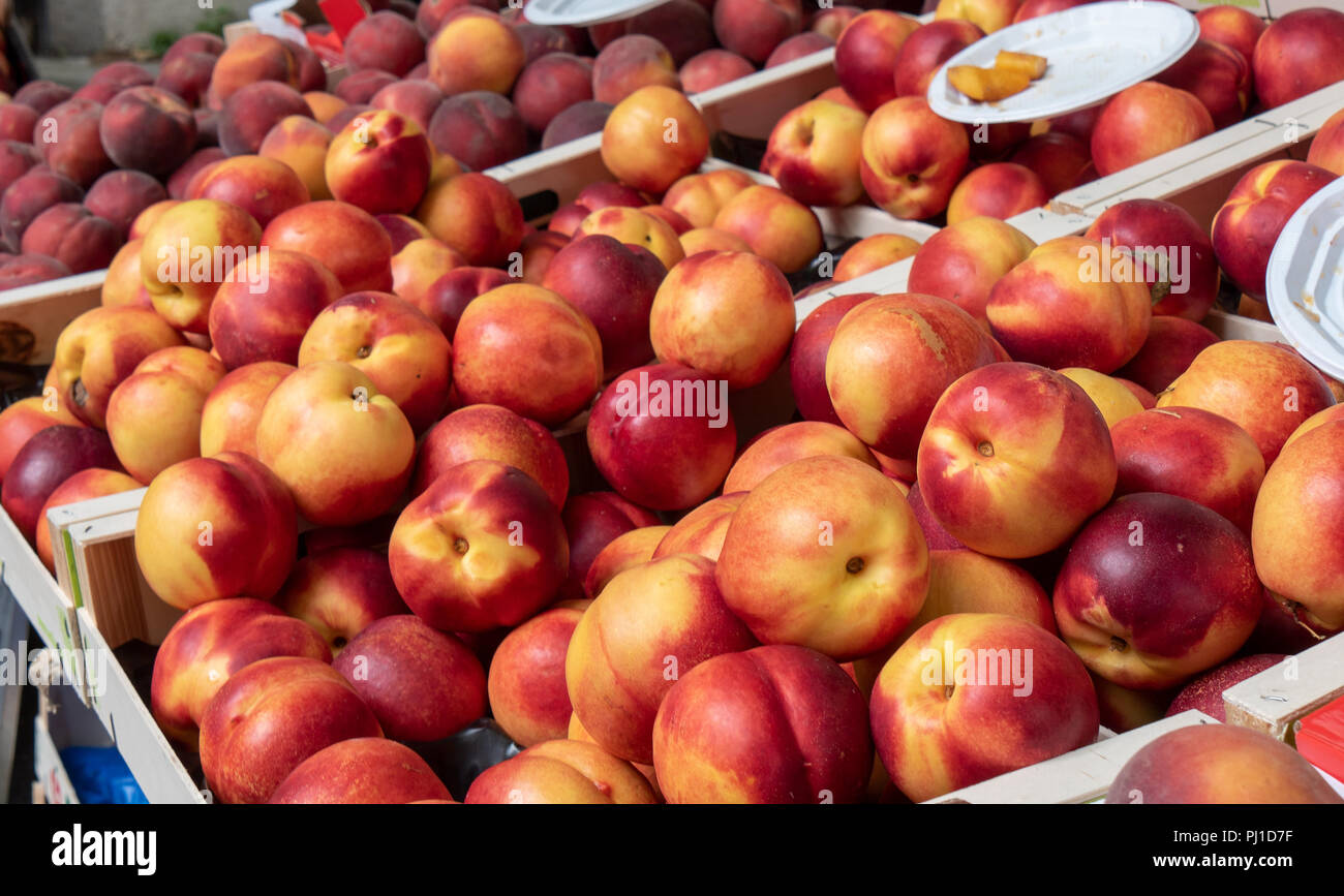 Beautiful peaches hi-res stock photography and images - Alamy