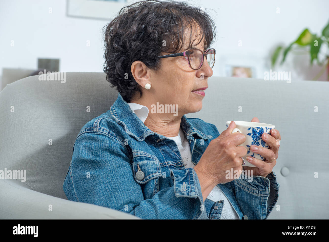 a beautiful mature brunette drinking a tea at home Stock Photo - Alamy