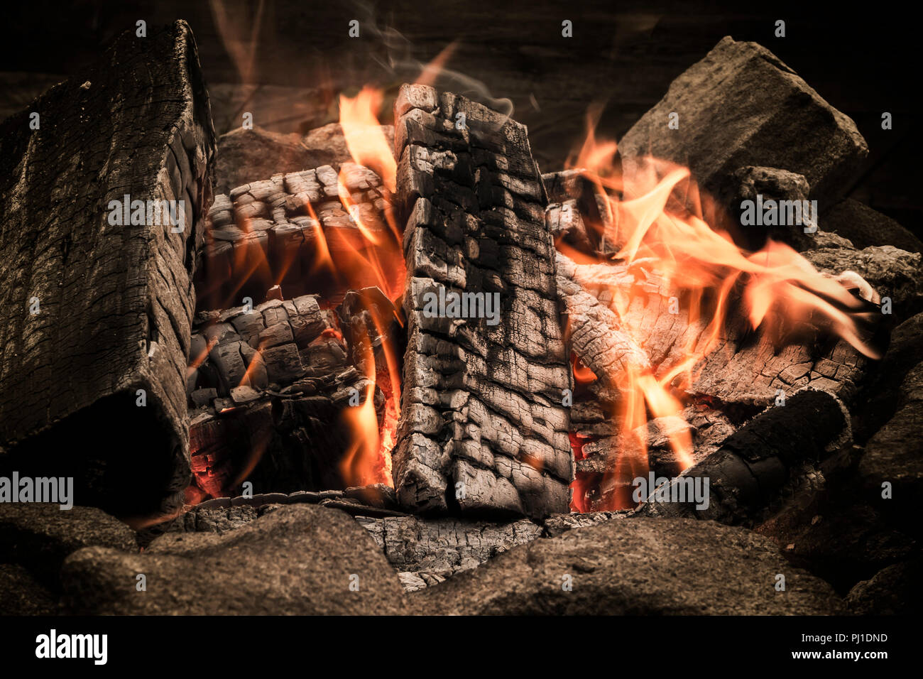 Embers campfire hi-res stock photography and images - Alamy