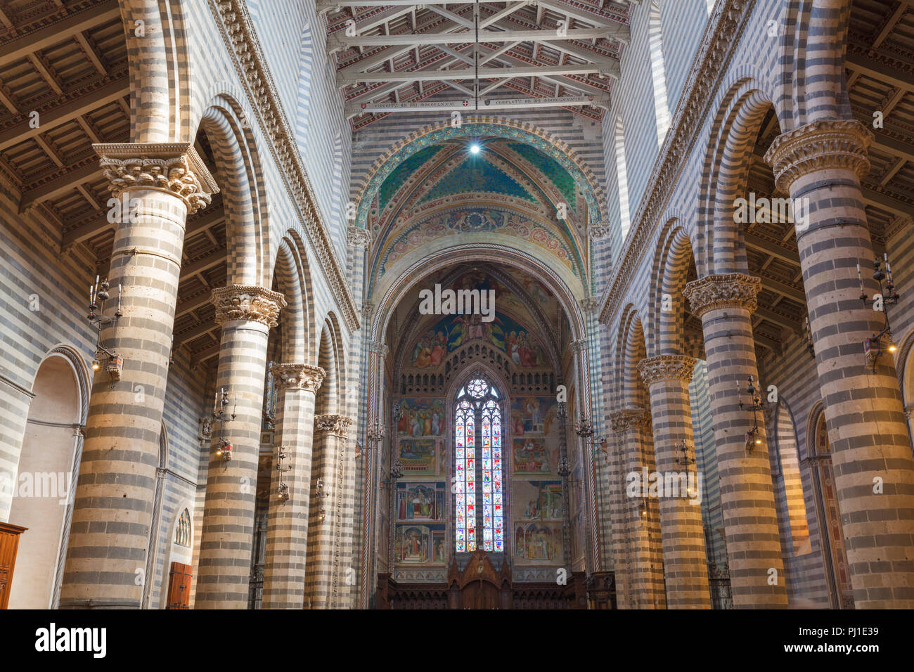 Italy orvieto umbria interior cathedral hi-res stock photography and ...