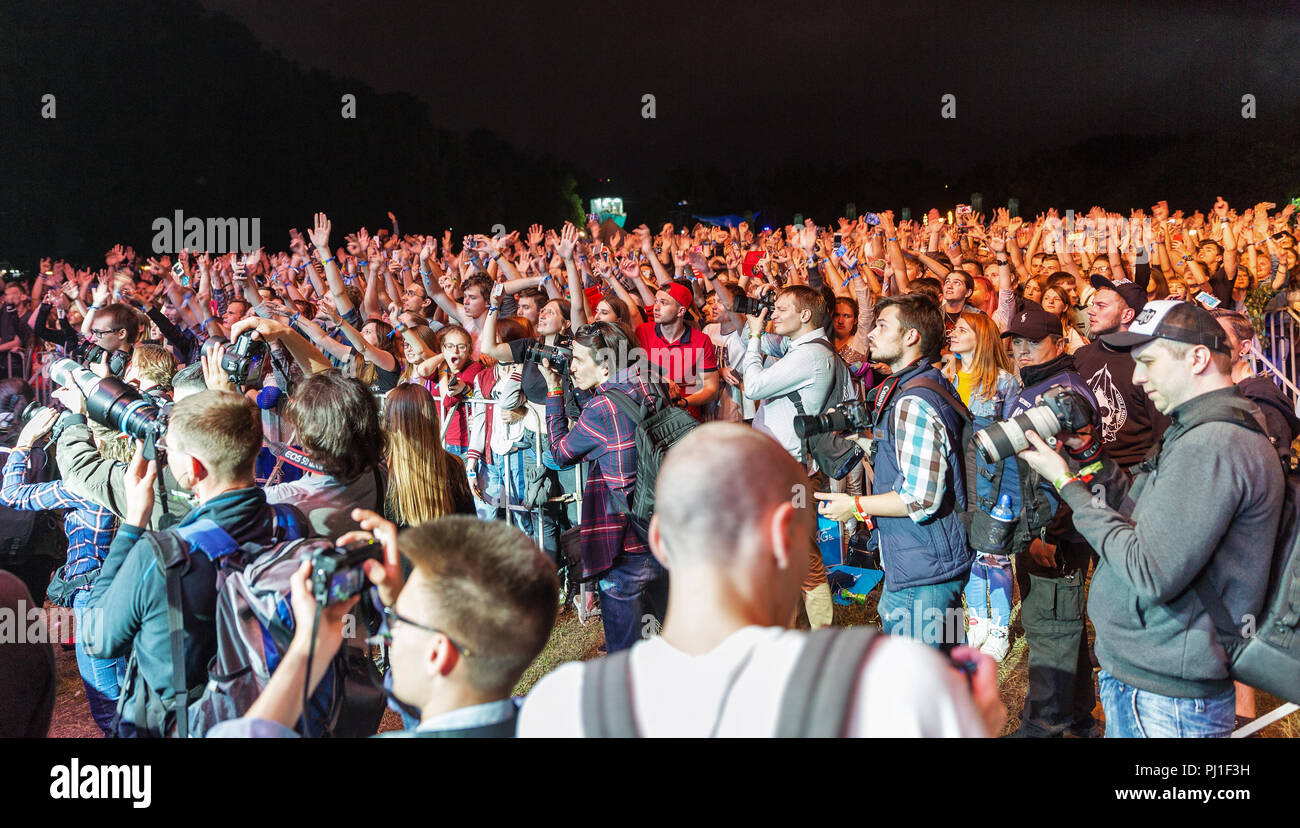 Heavy metal fans rock concert hi-res stock photography and images - Alamy
