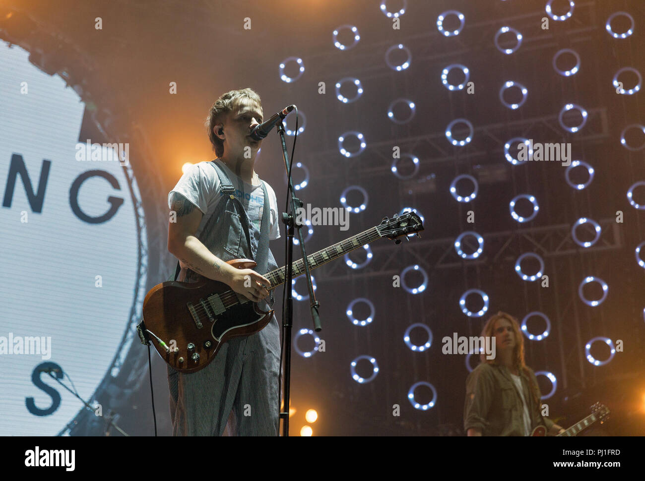 Nothing but thieves vocalist hi-res stock photography and images - Alamy